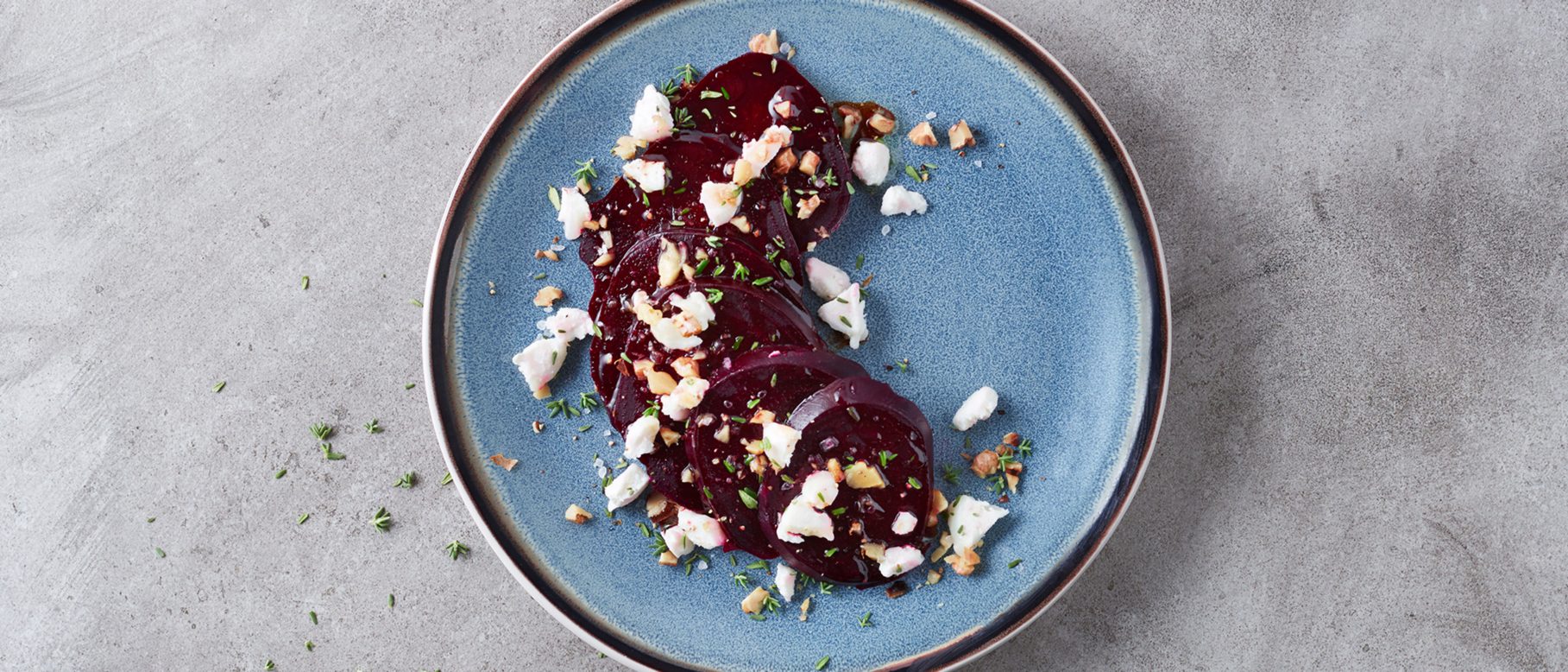 Rode biet met geitenkaas en walnoten