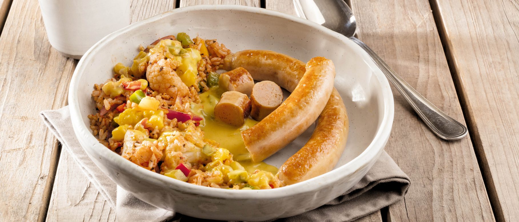 Rijst met kippenchipolata en picklessaus