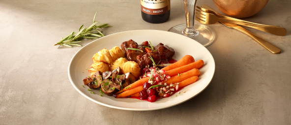 Everzwijnragout met jagersaus, wintergroenten en pommes duchesse